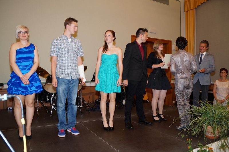 Die Robert-Härtwig-Schule entlässt ihre Abschlussklassen | Robert ...